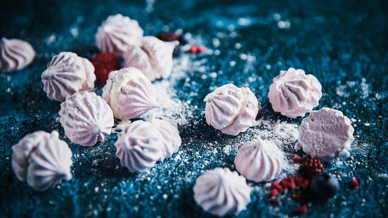 Raudonųjų serbentų zefyras su sutirštinto pieno kremu - Receptas